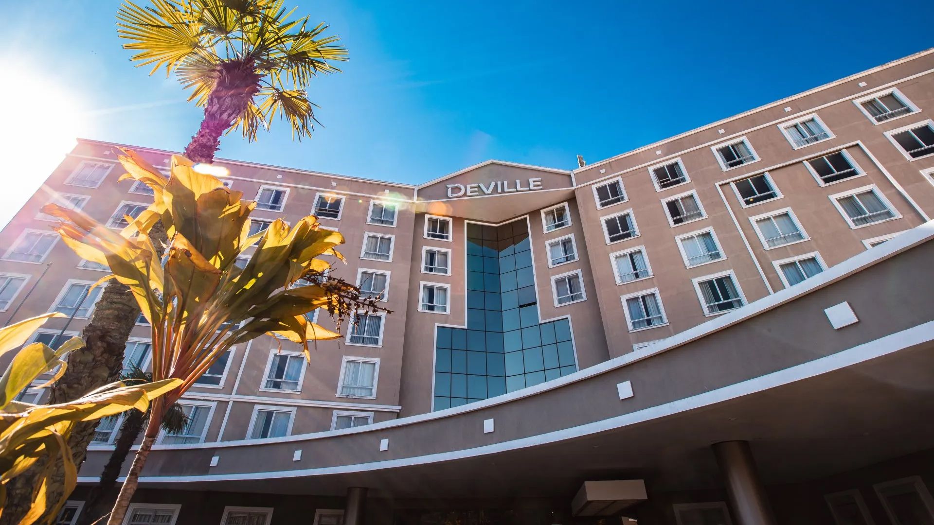 Deville Prime Porto Alegre reabre suas portas com novidades e um novo ...